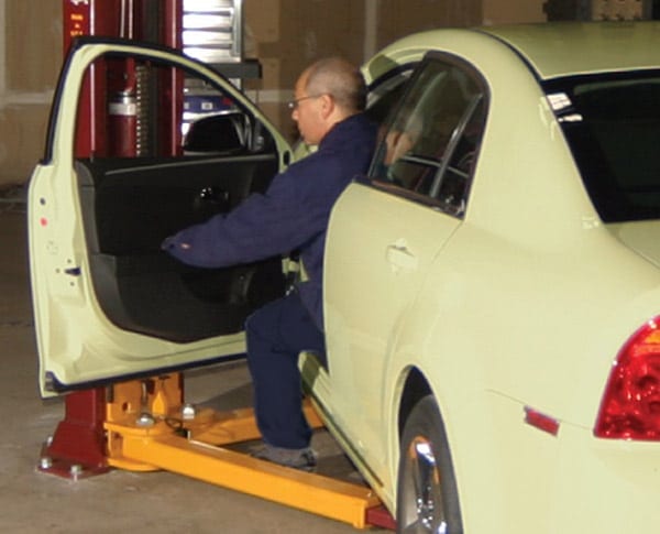 Mohawk Lifts (USA) A7 7,000 lbs Asymmetric Two Post Lift